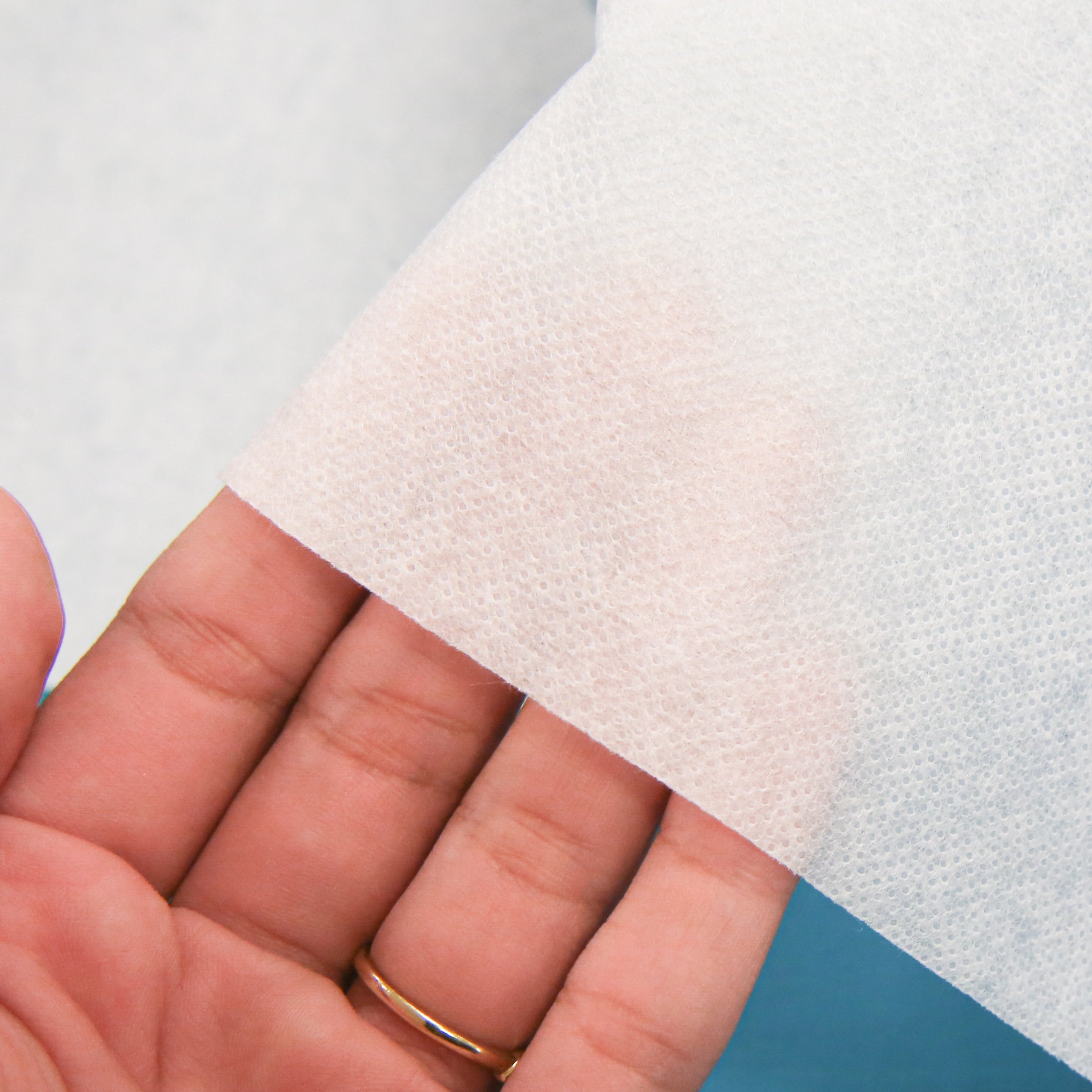 Pellon Sin Pega - Aprox. 54" Wide; 1 Yard | Alonso Sobrino