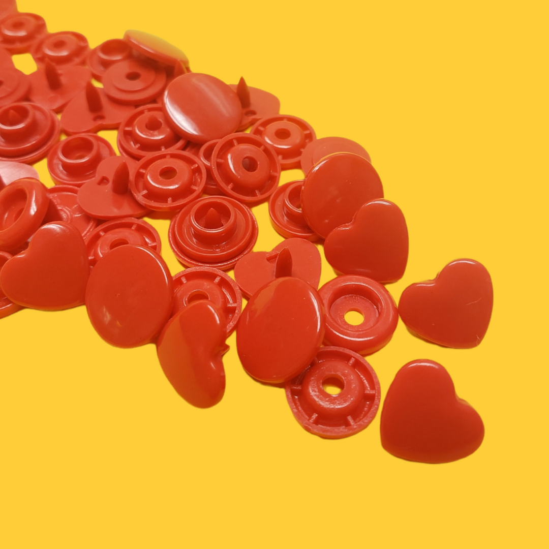 Dritz Red Plastic Snaps; 12 sets; Size 20 | Alonso Sobrino